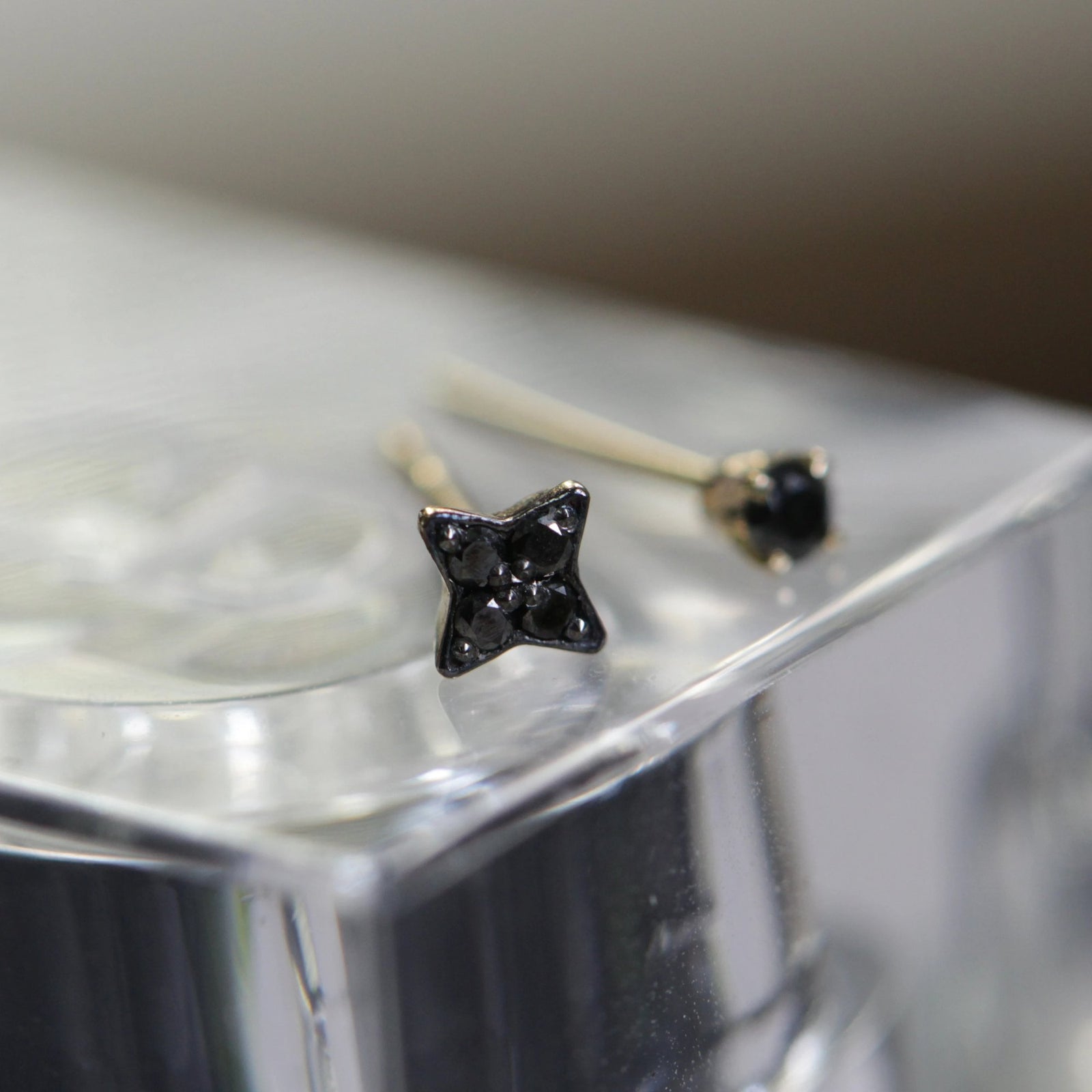 Venus Gold Earrings diamonds HOTCROWN